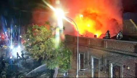 Gigantesco incendio en Santiago deja cortes de tránsito y gran cantidad ...